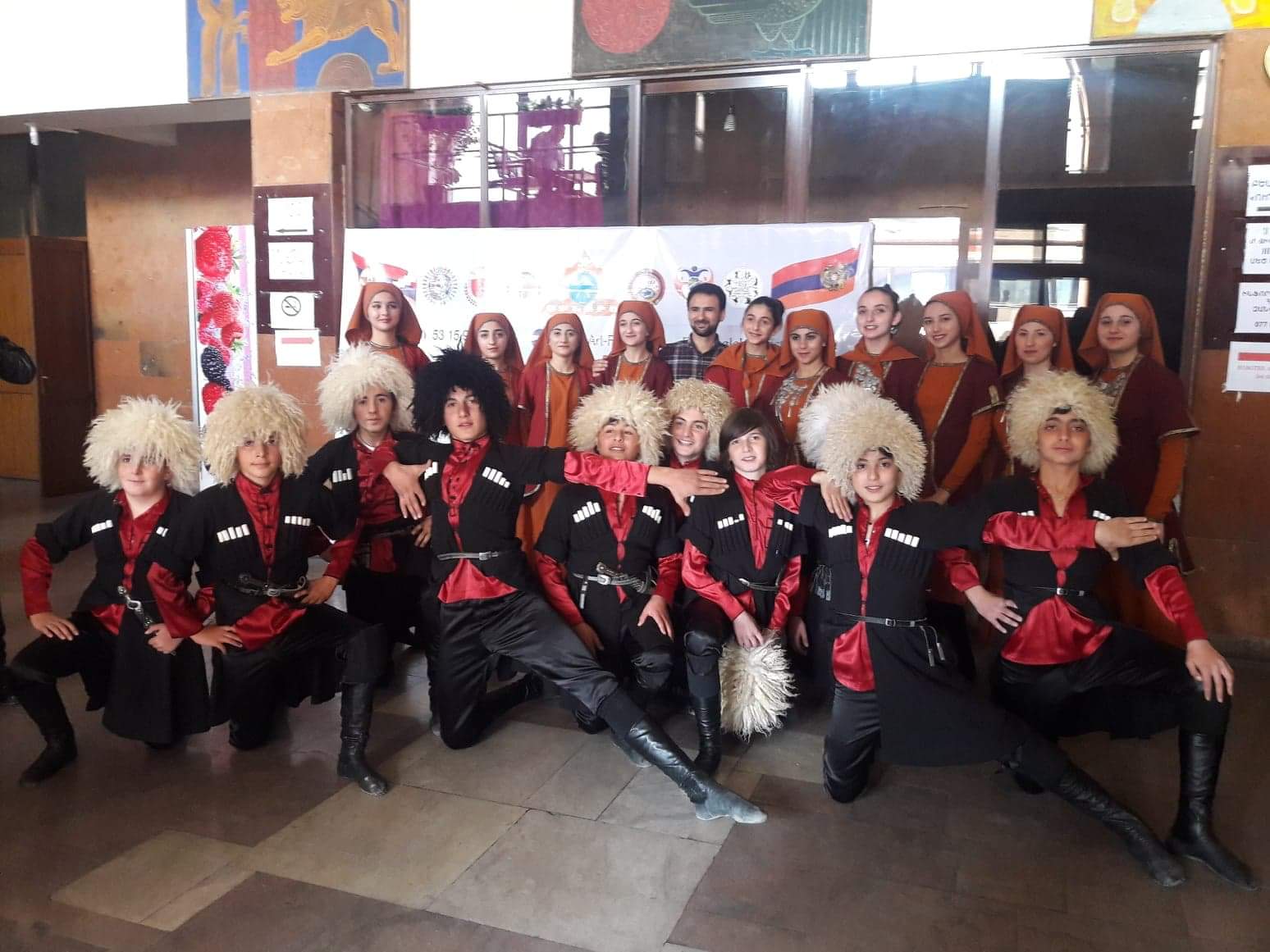 ახალქალაქის N3 საჯარო სკოლის ქორეოგრაფიულმა ანსამბლმა ერევანში გამართულ ...