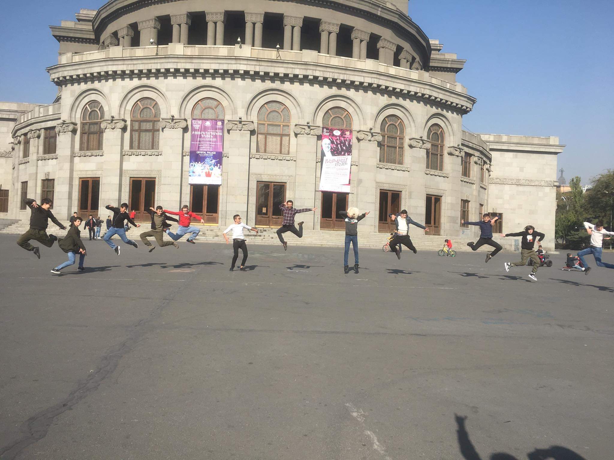 ახალქალაქის N3 საჯარო სკოლის ქორეოგრაფიულმა ანსამბლმა ერევანში გამართულ ...